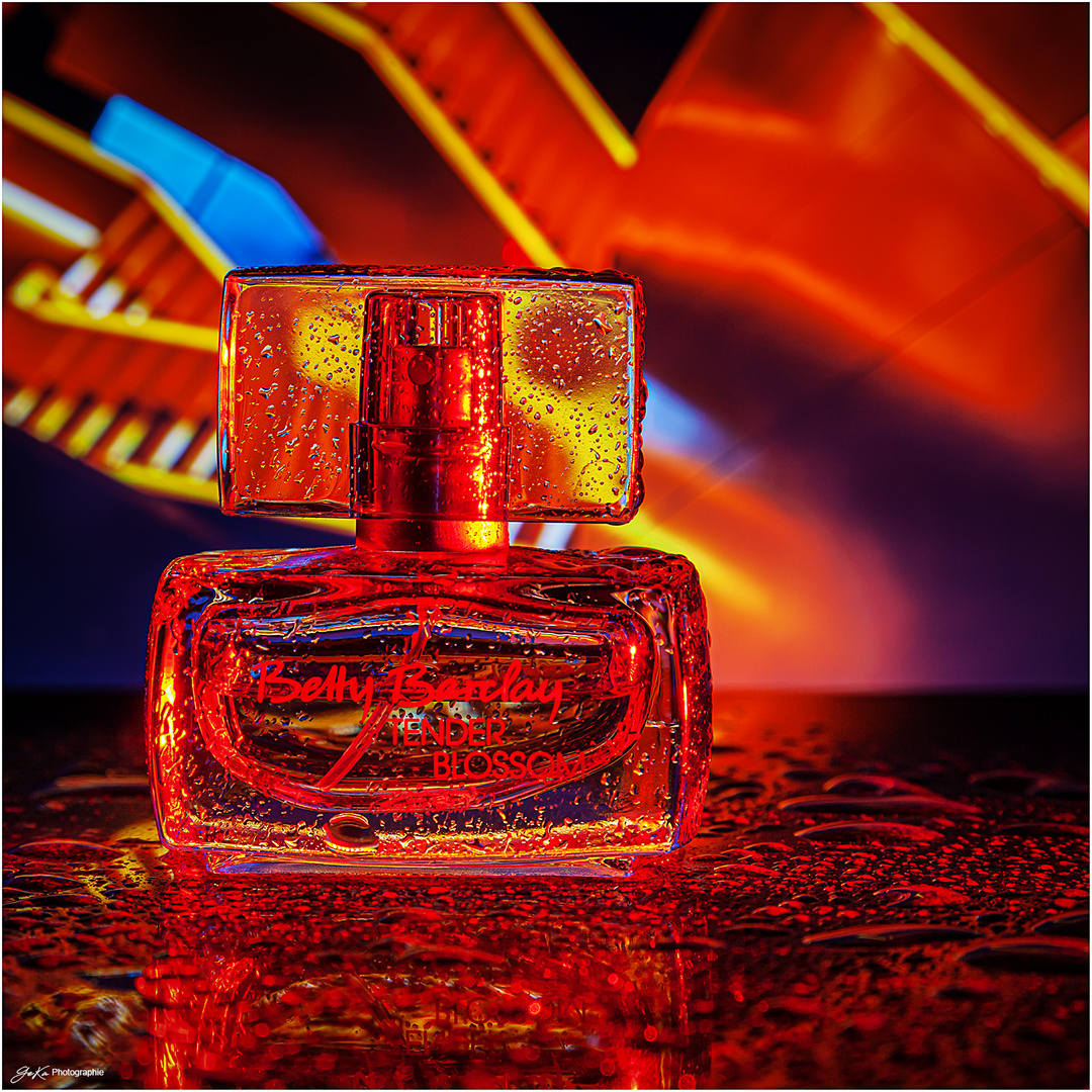 Parfum Foto & Bild | stillleben, tabletop, rot Bilder auf fotocommunity