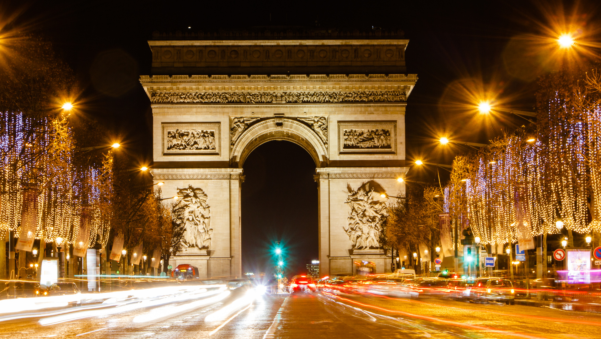 Paris Blick Entlang Der Champs Élysées Auf Den Arc De Triomphe Foto