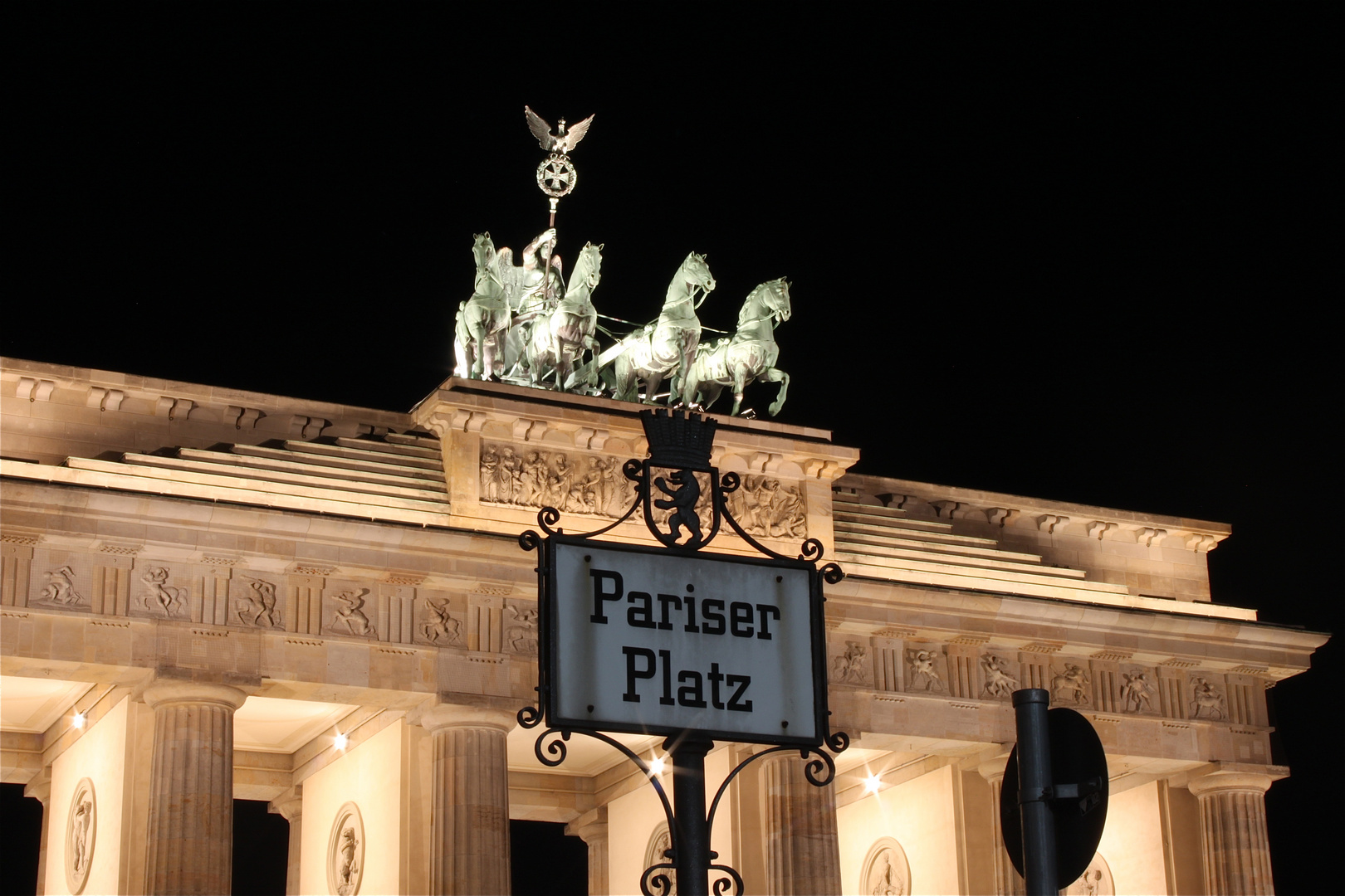 Pariser Platz Berlin Foto & Bild | architektur, architektur bei nacht ...