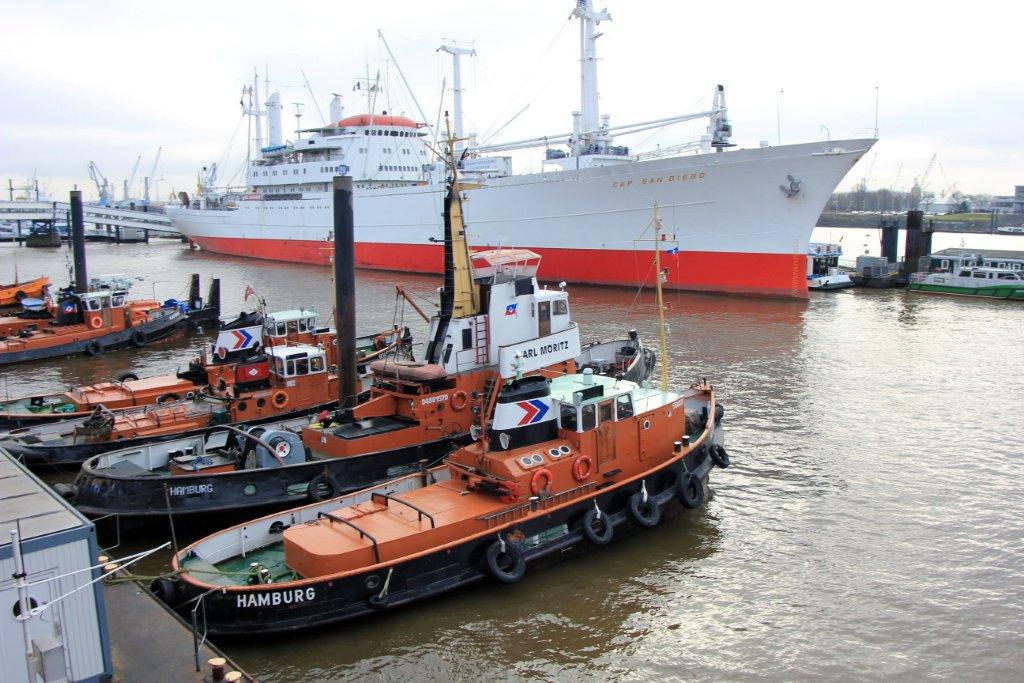 Parkplatz der Schlepper Foto & Bild | schiffe und seewege, motorschiffe ...