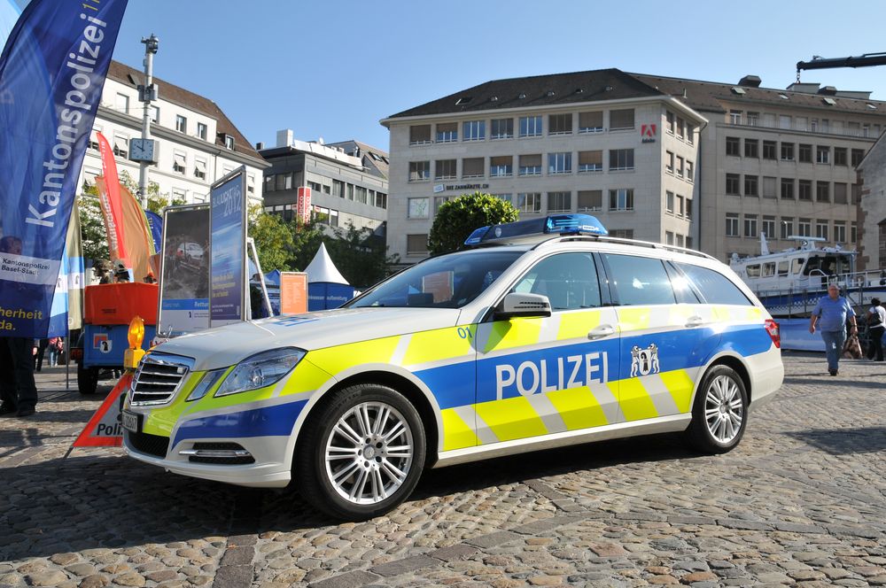 Patrouillenfahrzeg der Kantonspolizei Basel-Stadt Foto & Bild ...