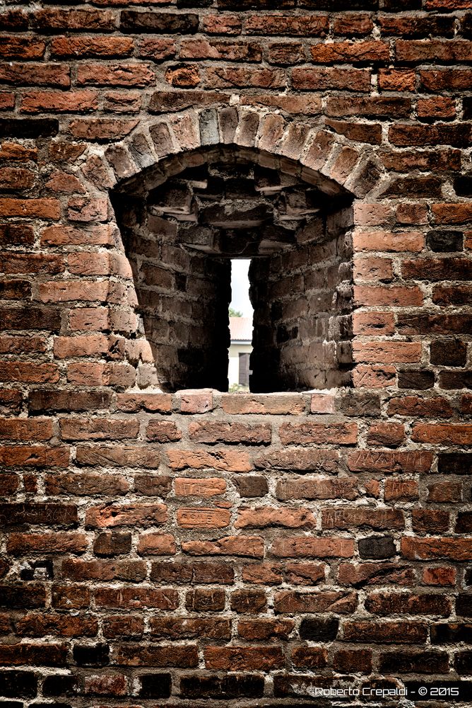 Pavia, castello Visconteo, feritoia Foto % Immagini| architetture ...