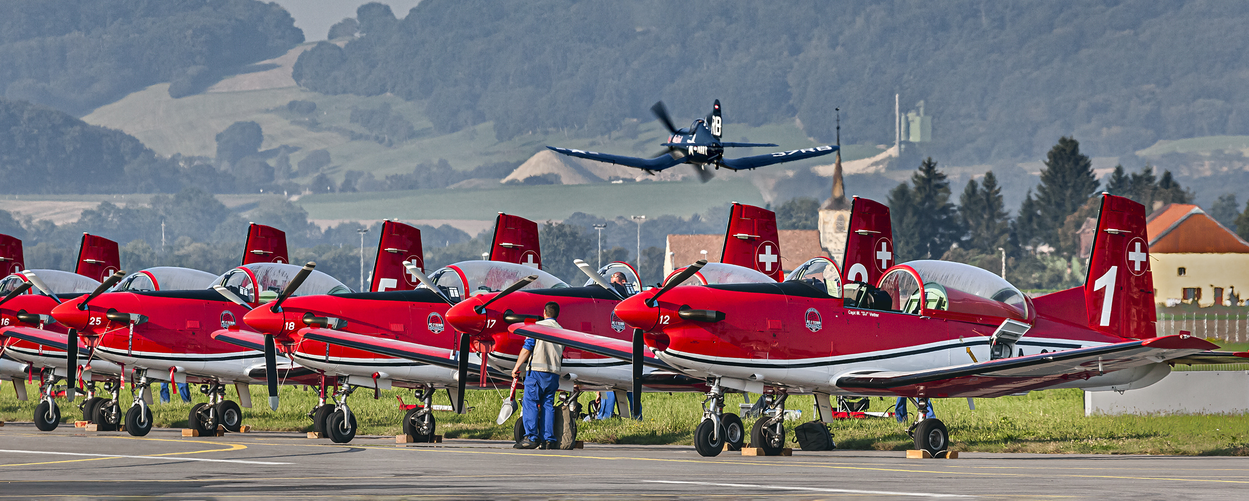 PC 7 TEAM der Schweizer Luftwaffe Foto & Bild | dokumentation ...