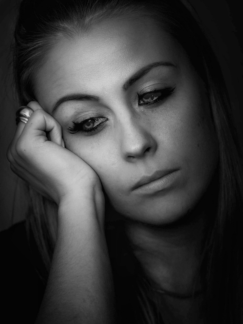 Pensive. photo et image | portraits, portraits au féminin, émotion ...