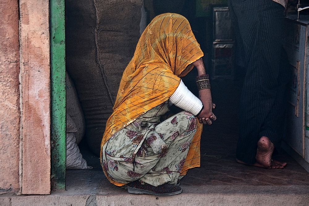 "People of India" - just waiting... Foto & Bild | asia, india ...