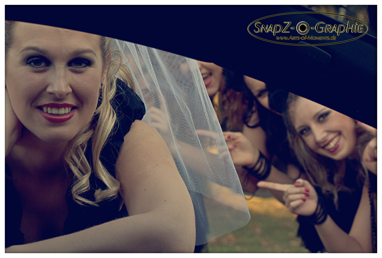 Per Anhalter zur Hochzeit ???? Foto & Bild | hochzeit, trash the dress, menschen Bilder auf ...