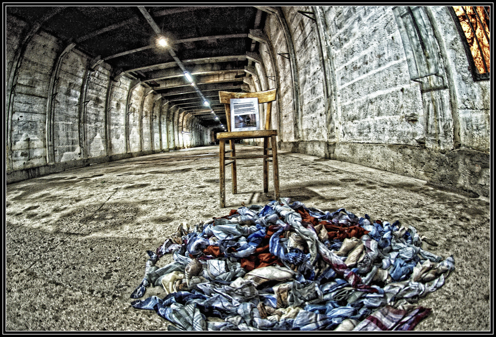 per non dimenticare.....gallerie del lager di Ebensee Foto % Immagini ...