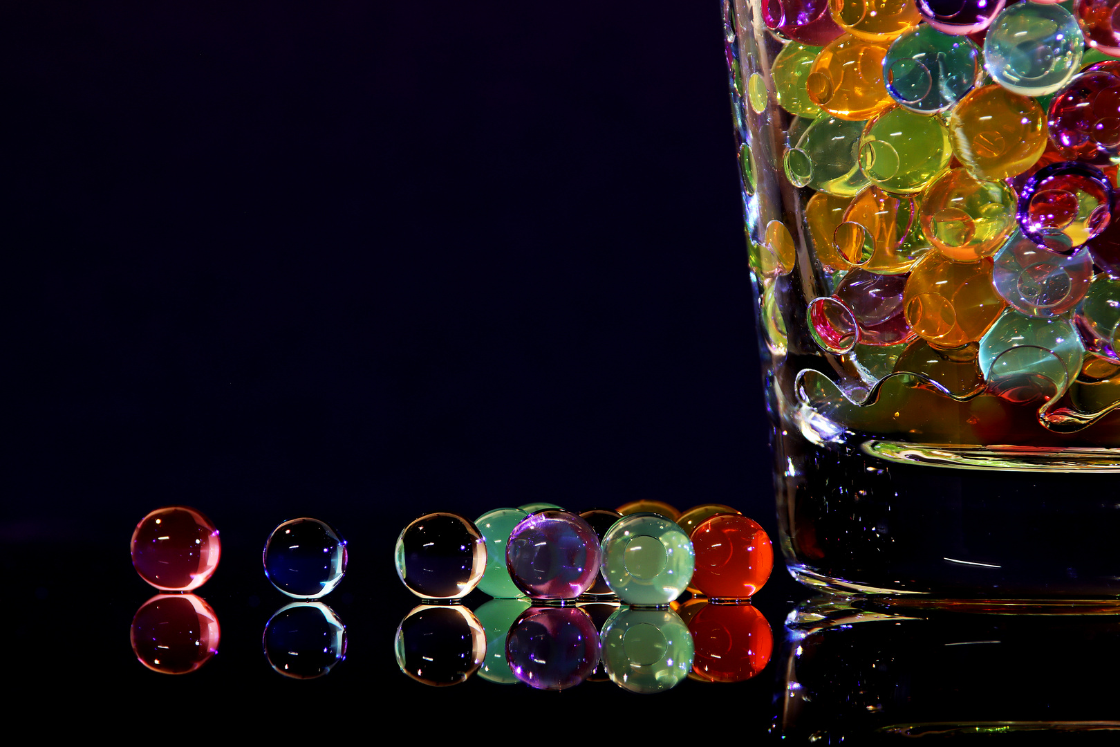 Perlen im Glas Foto & Bild | fotokunst, spezial, motive Bilder auf ...