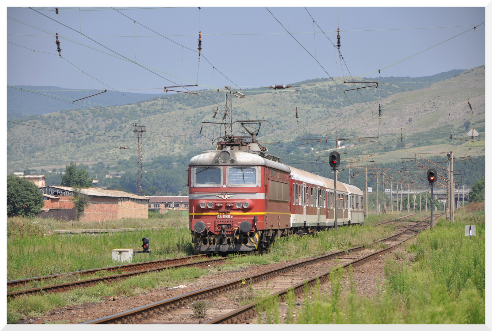 Personenzug in Aytos (Bulgarien) Foto & Bild | eisenbahn ...