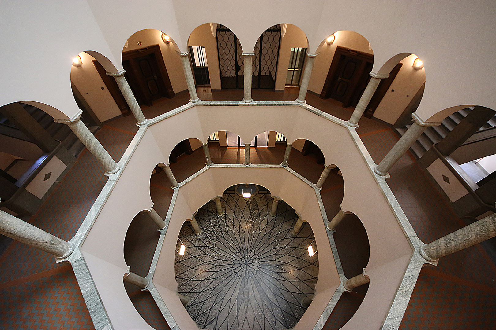 Peterhof in Zürich Foto & Bild | architektur, innenaufnahmen ...