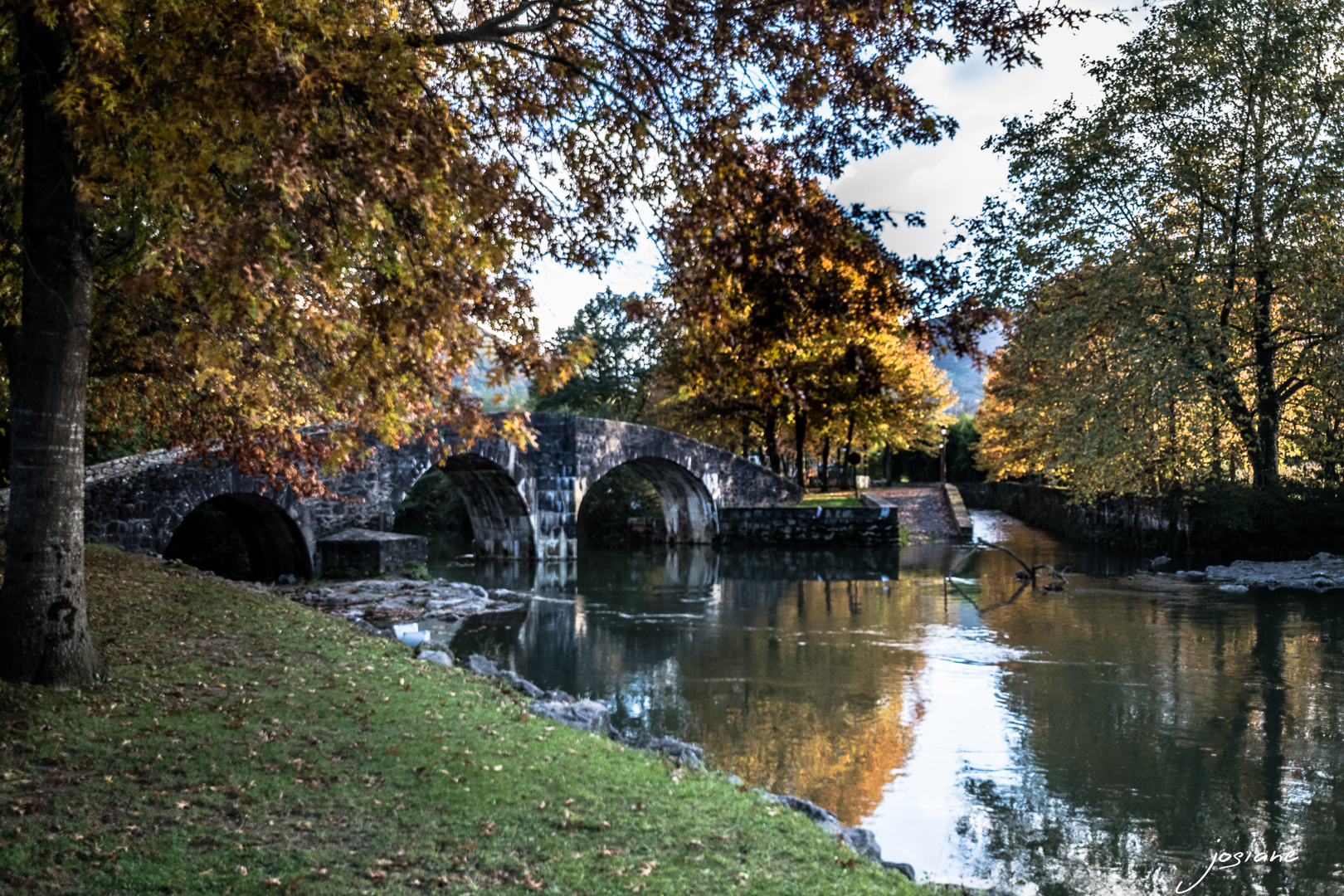 PETIT PONT DE PIERRE photo et image | nature, automne, paysages Images ...