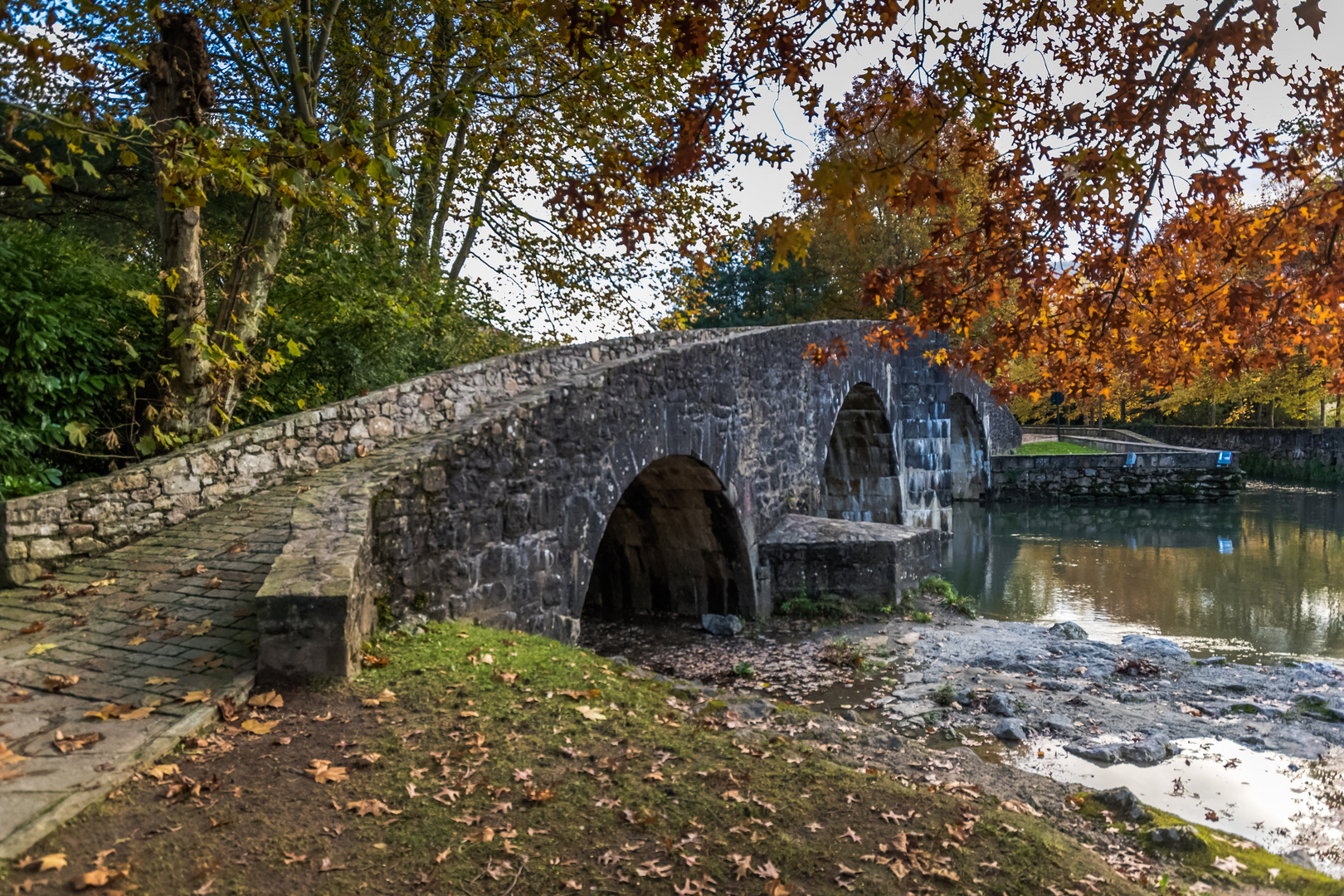 PETIT PONT DE PIERRES A ASCAIN photo et image | nature, automne, pont ...