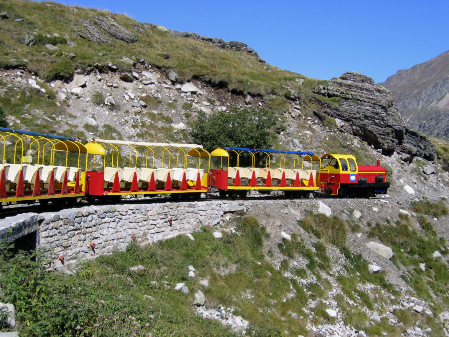Petit train d'Artouste dans les Pyrénées photo et image | aquitaine ...
