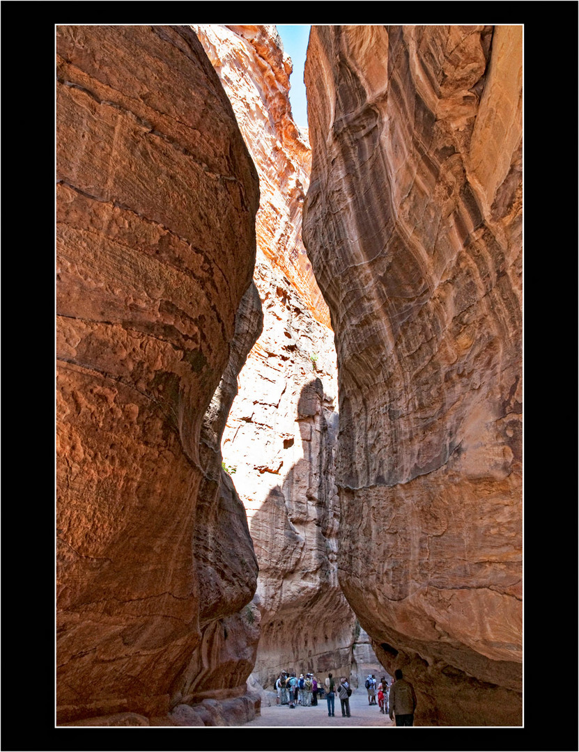 PETRA-IMMER ENGER UND HÖHER Foto & Bild | asia, middle east, jordan ...