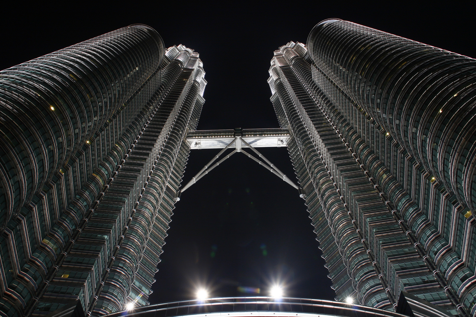 Petronas tower in KL Foto & Bild | architektur, architektur bei nacht ...