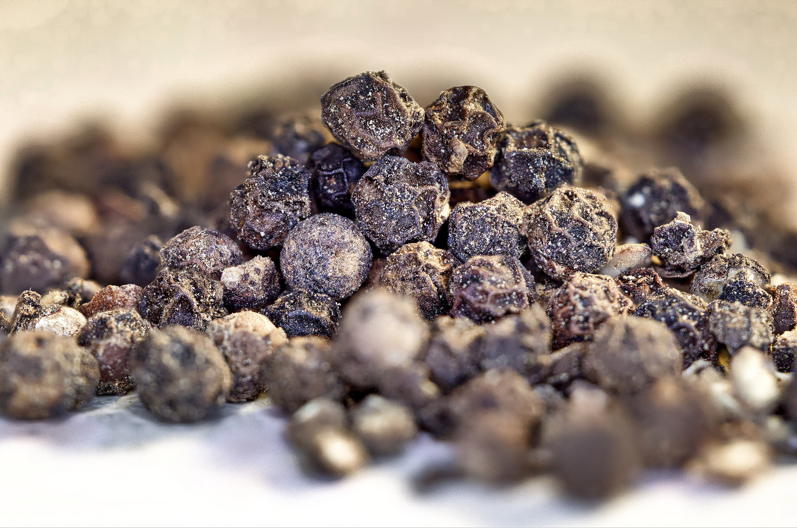 Pfeffrig und ziemlich nah dran - Schwarzer Pfeffer Foto & Bild ...