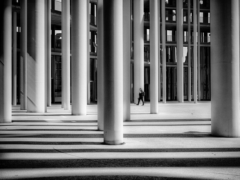 PhoneCall Foto & Bild | architektur, streetfotografie mit menschen, fotokunst Bilder auf ...