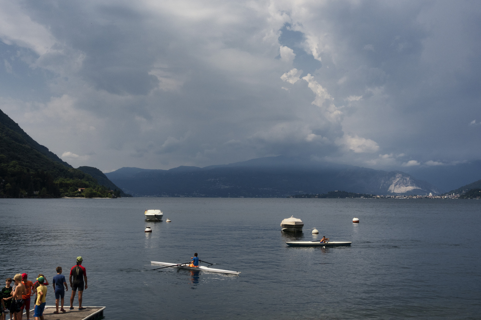 Piccoli canottieri di Caldè Foto % Immagini| paesaggi, nuvole, laghi e ...