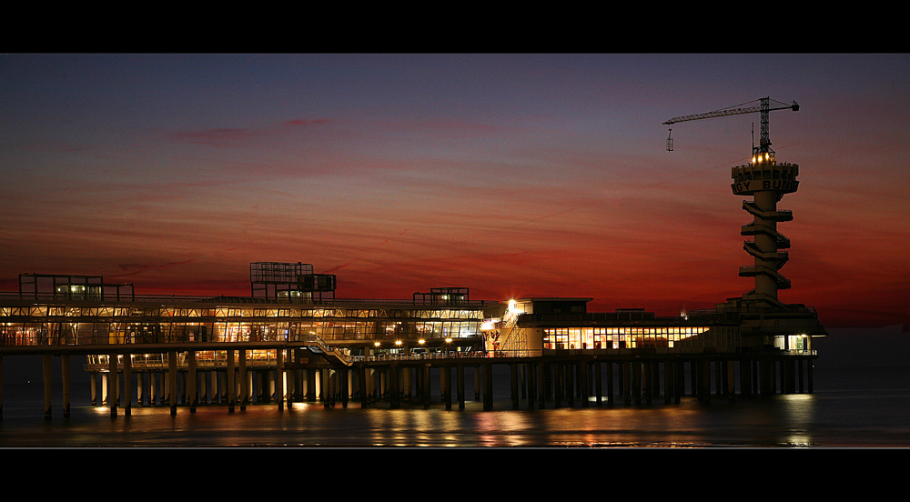 ~ Pier von Scheveningen im Sonnenuntergang ~ Foto & Bild | europe ...
