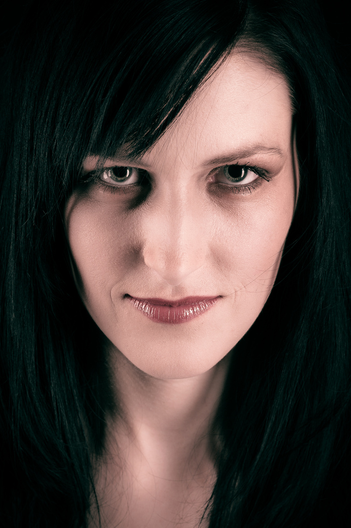 piercing look 2 Foto & Bild | portrait, portrait frauen, studio Bilder ...