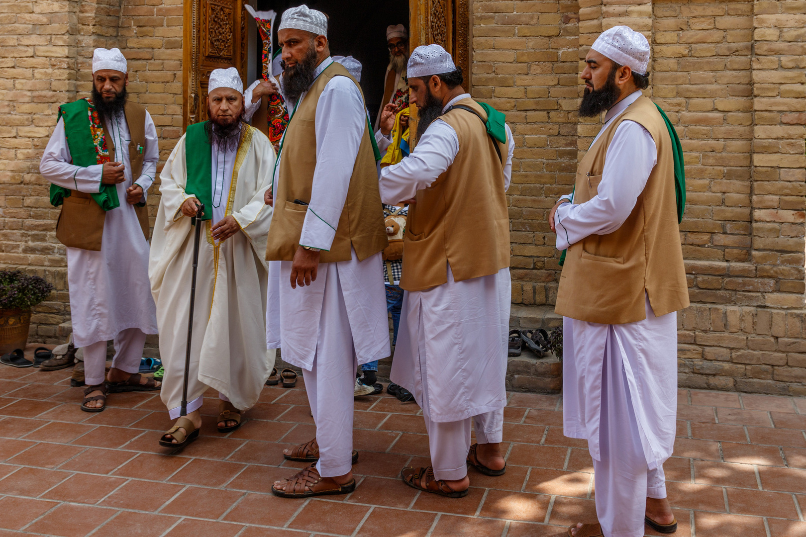 Pilger... Foto & Bild | asia, central asia, streetfotografie mit ...