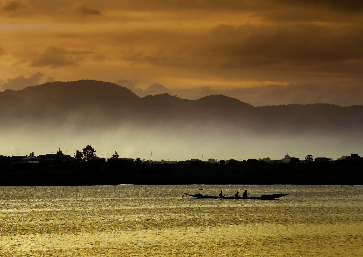 piroga sul fiume Foto % Immagini| asia, southeast asia, paesaggi ...