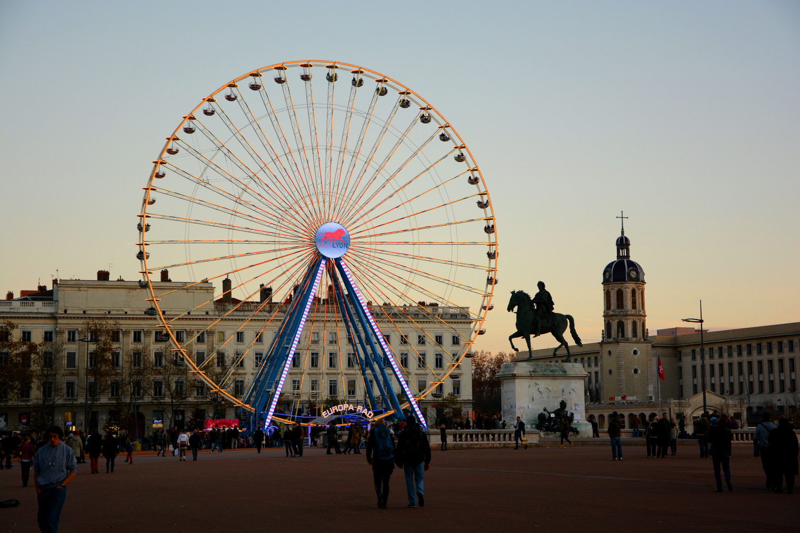 Place Bellecour in Lyon Foto & Bild | europe, france, rhône-alpes ...