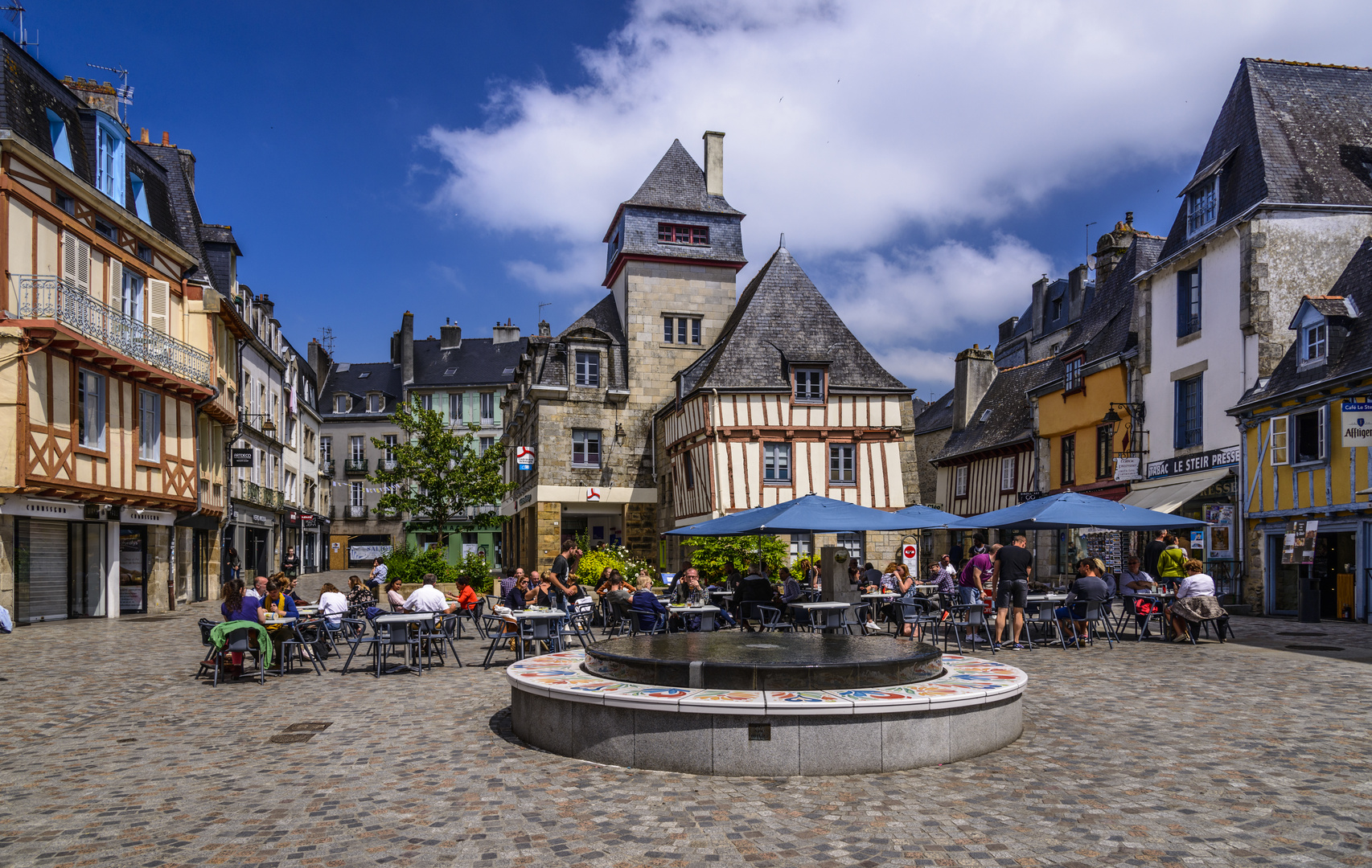 Place Terre au Duc, Quimper, Bretagne, France Foto & Bild | blau ...