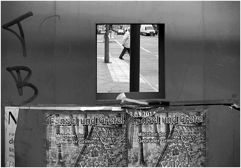 Plakatwand mit Durchblick Foto & Bild | streetfotografie mit menschen, projekte, alltagsdesign ...