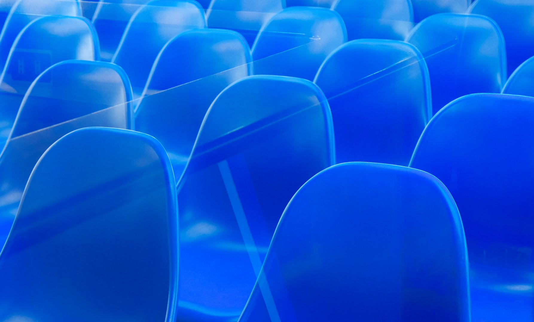 plastic chair rows - BM 20201005 Foto & Bild | spezial, farben ...