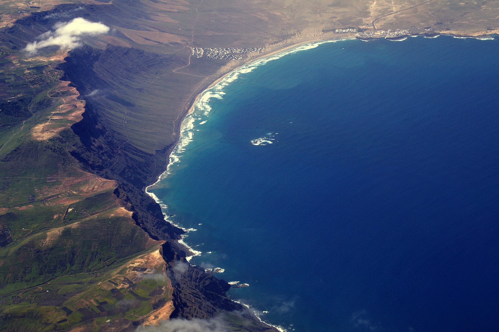 Playa de Famara Foto & Bild | europe, canary islands die kanaren, spain ...