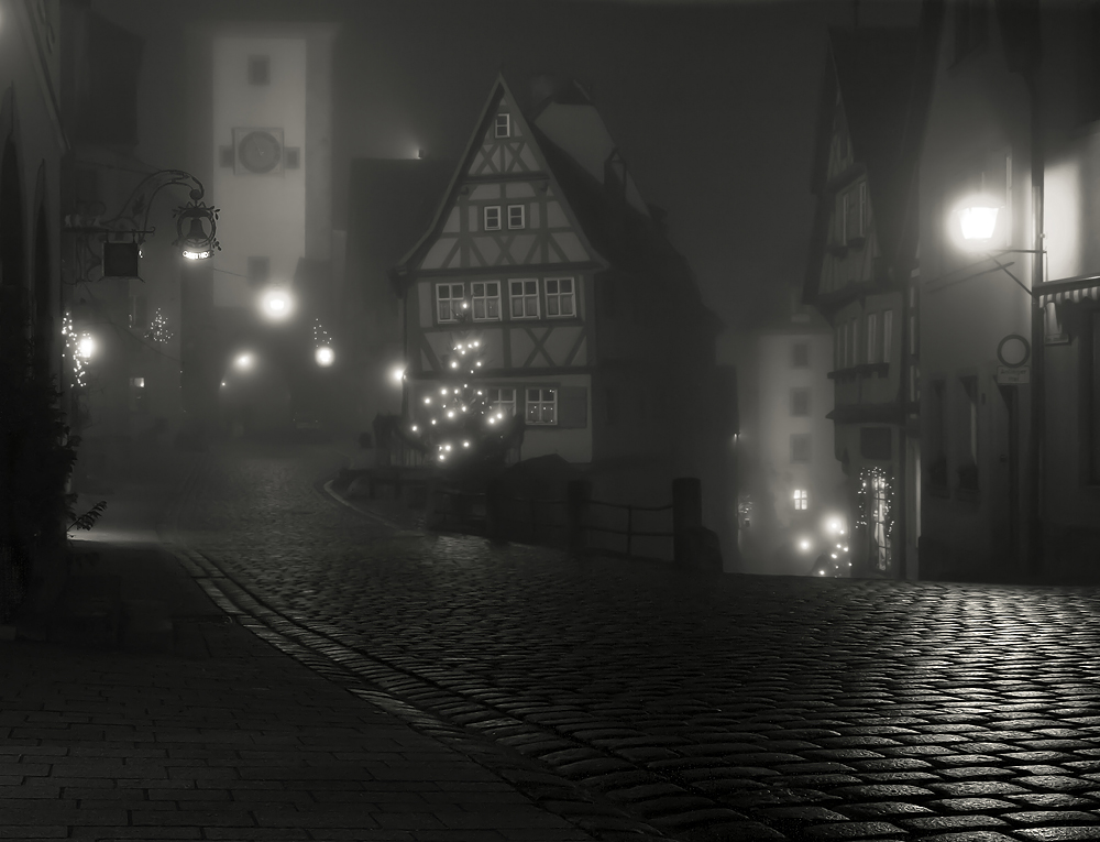 Plönlein bei Nacht und Nebel Foto & Bild | deutschland, europe, bayern ...