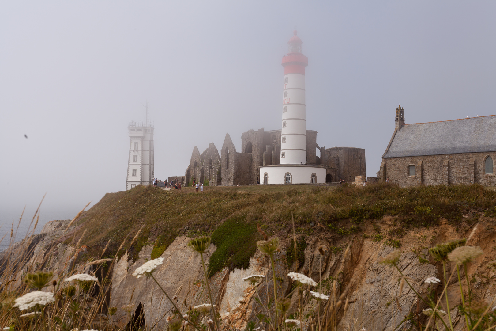Pointe Saint mathieu photo et image | architecture, vieilles pierres ...