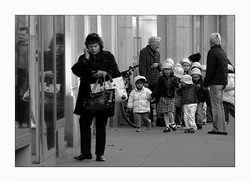 POLIZEINOTRUF? - JA, ICH WERDE VERFOLGT! - JA, VON ALLEN SEITEN! Foto ...