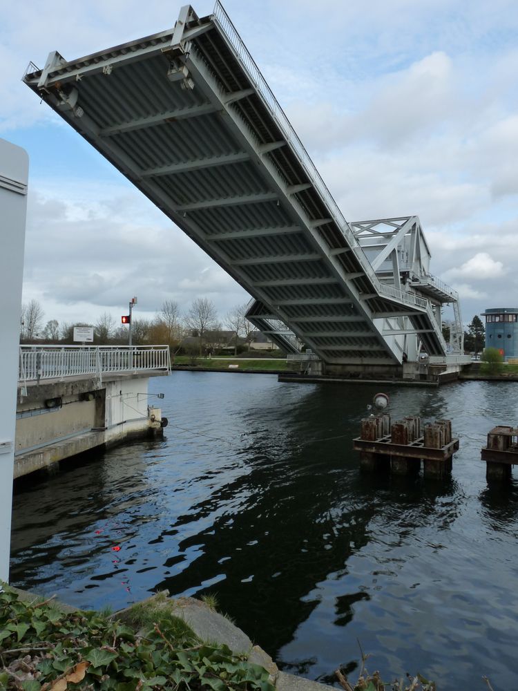 Pont à bascule de Benouville-2 photo et image | europe, france ...