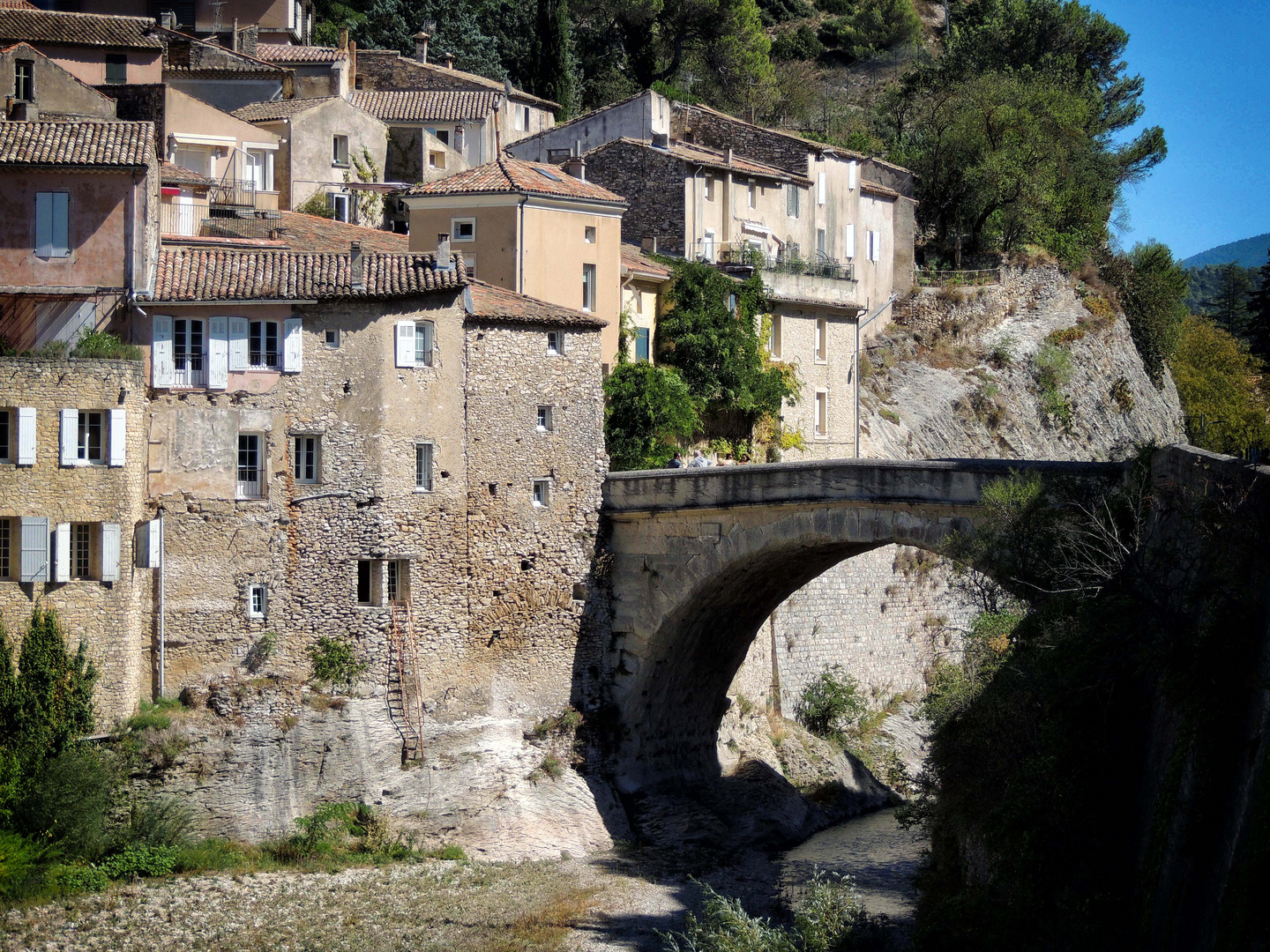 Pont Romain à Vaison la Romaine photo et image | photos de vacances ...