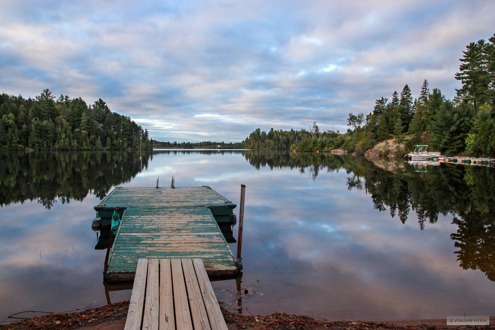Ponton sur le Lac photo et image | north america, canada, the east ...