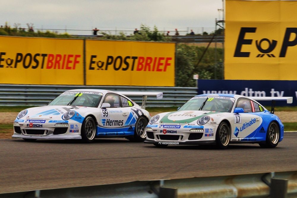 Porsche Positionskampf.... Foto & Bild | sport, motorsport, rundstrecke ...