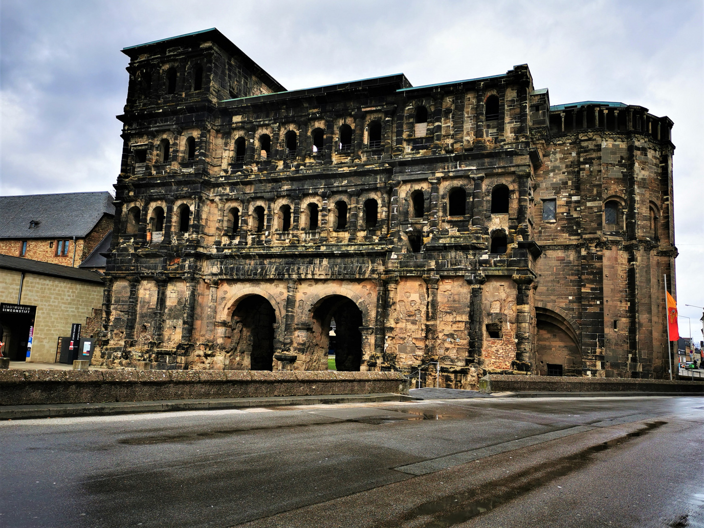 Porta Nigra Foto & Bild | landschaft, lebensräume, wolf Bilder auf ...