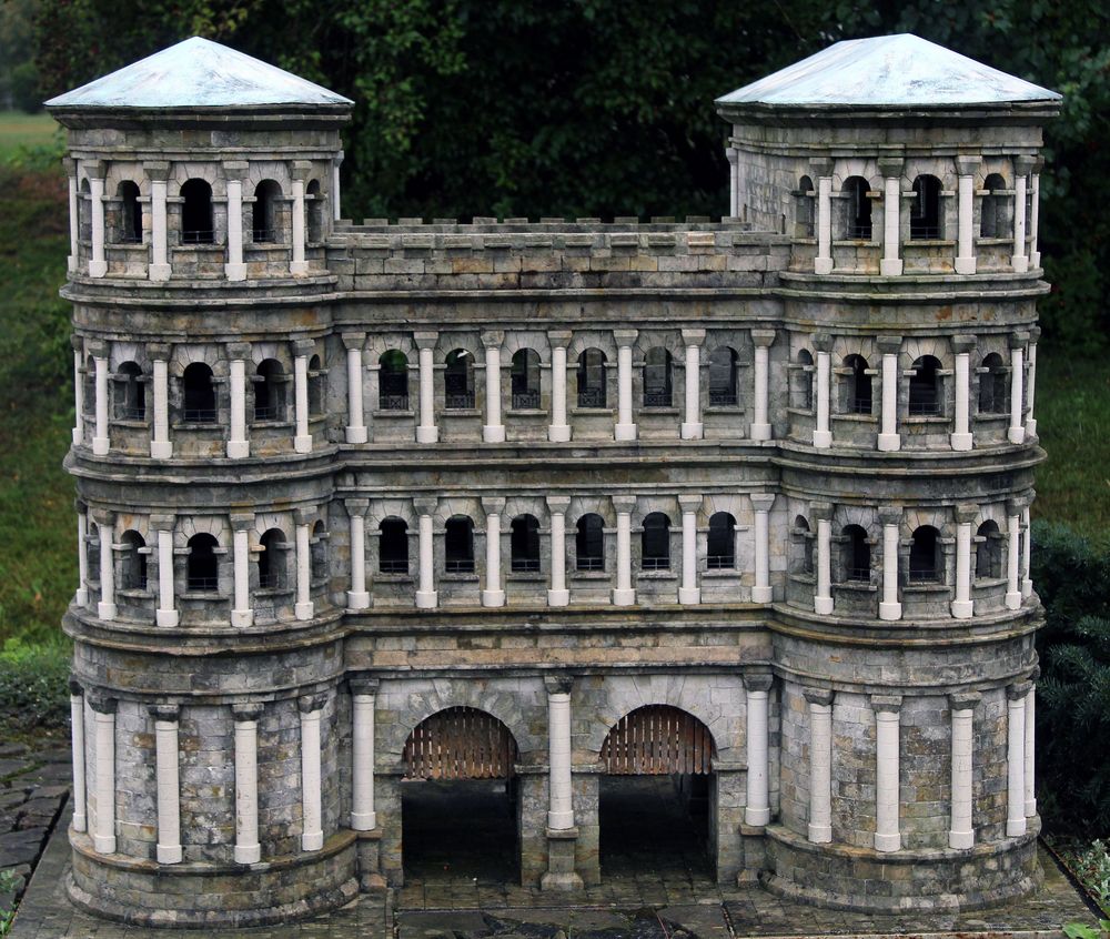 Porta Nigra in Trier - Model 1:25 Foto & Bild | architektur, türme ...