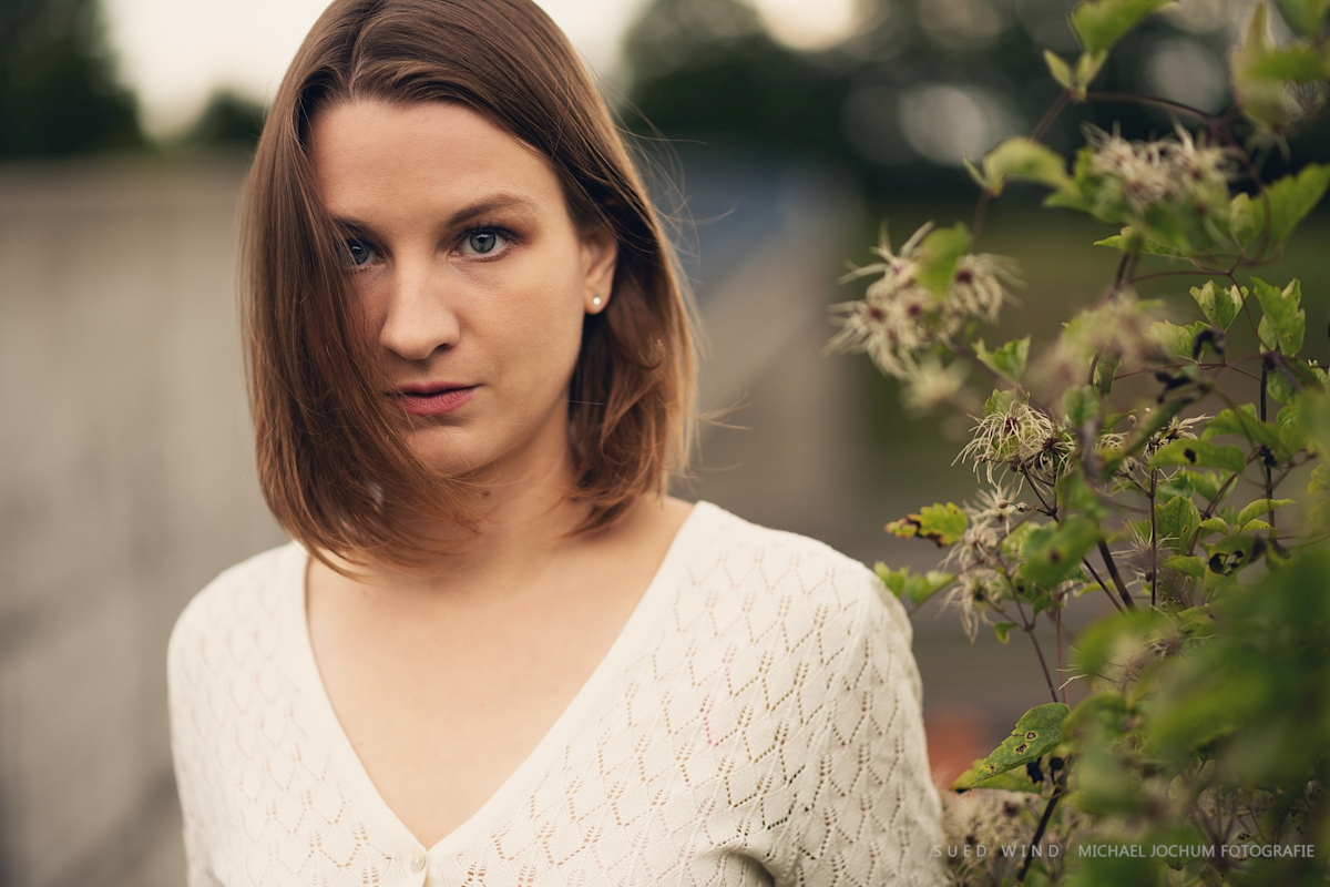 Portrait with some green Foto & Bild | portrait, menschen Bilder auf ...