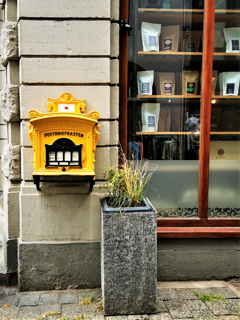 Postkasten Foto & Bild | street, outdoor, architektur Bilder auf ...