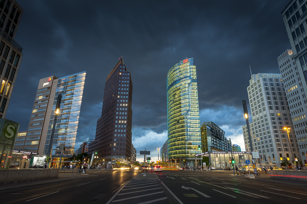 Potsdamer Platz Foto & Bild | architektur, architektur bei nacht ...