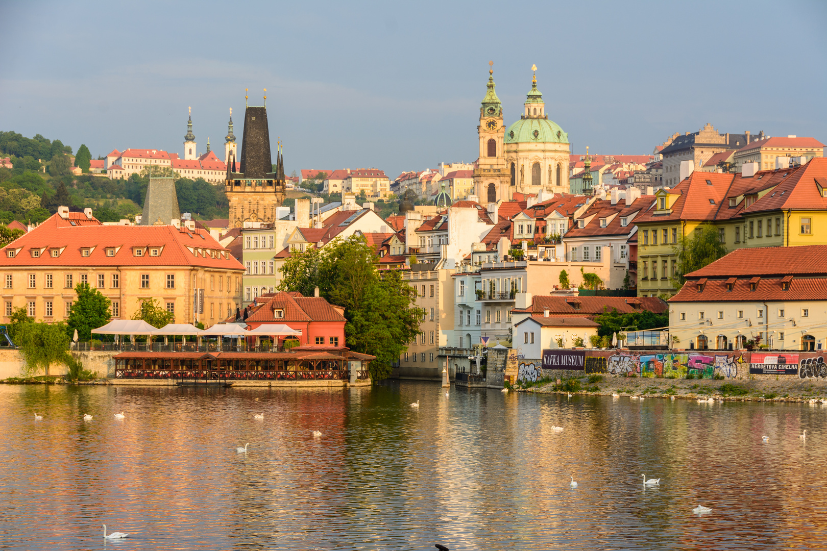 Prags Altstadt am Morgen Foto & Bild | city, world, historisch Bilder ...