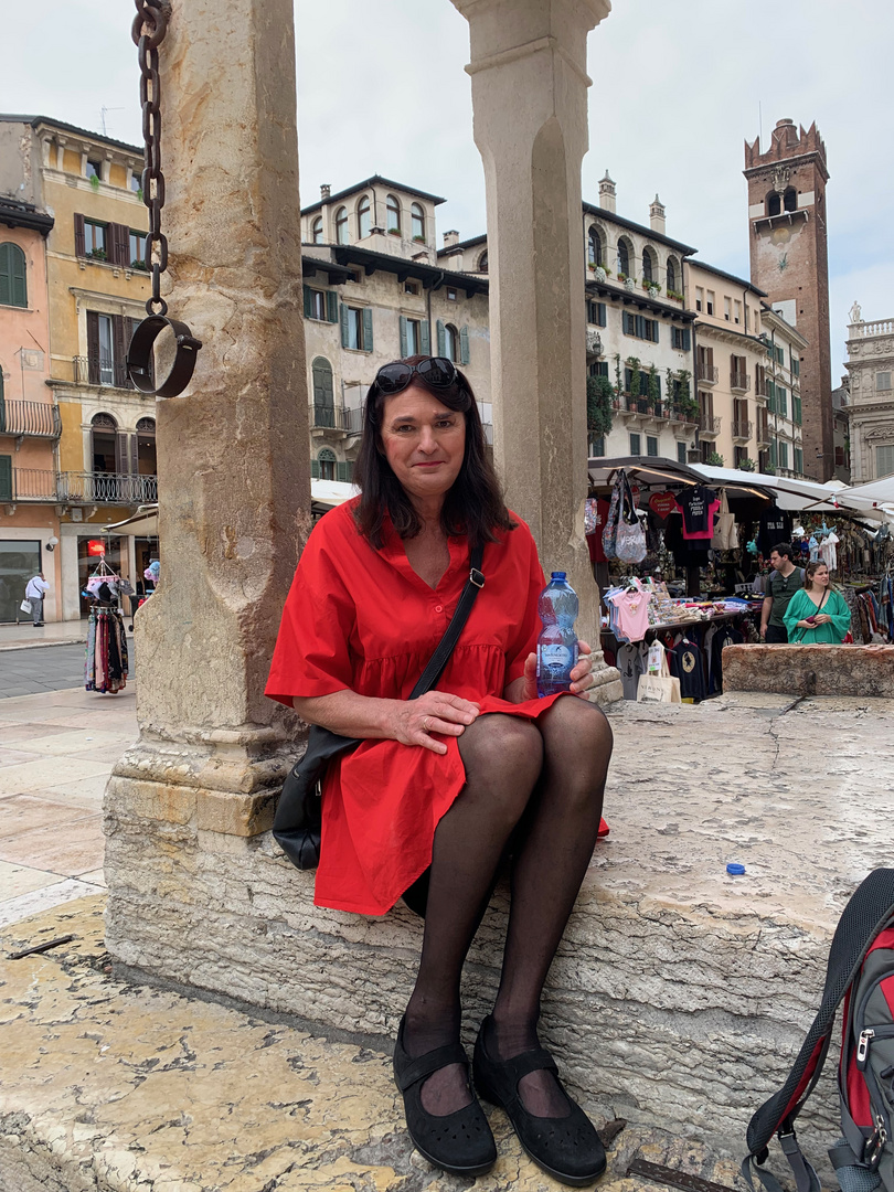 Pranger in Verona - Gabriele Kleid Foto & Bild | europe, italy, vatican ...