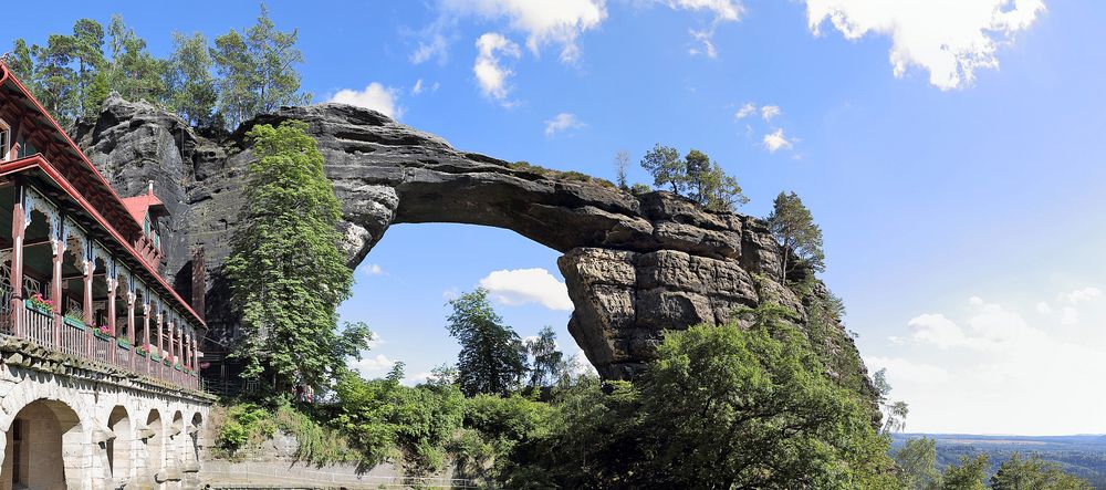 Prebischtor vom Aufstieg aus in einem Panorama aus 7 HK-Aufnahmen ...