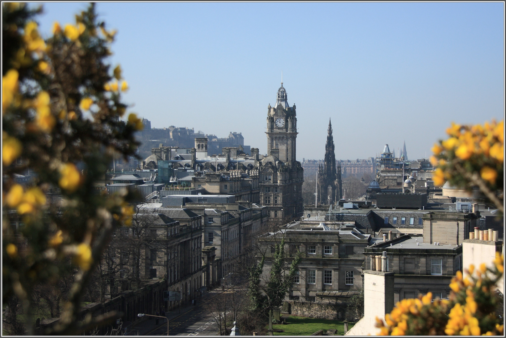 ~ Princess Street mit Scott Monument ~ Foto & Bild | europe, united ...