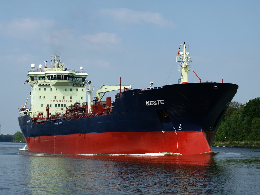 Produkttanker NESTE auf dem Nord-Ostsee-Kanal. Foto & Bild | schiffe ...