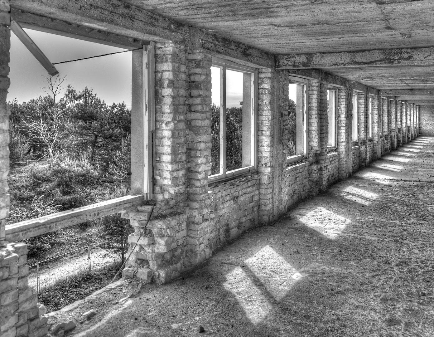 Prora inside 2 Foto & Bild | sw, architektur, gebaude Bilder auf ...