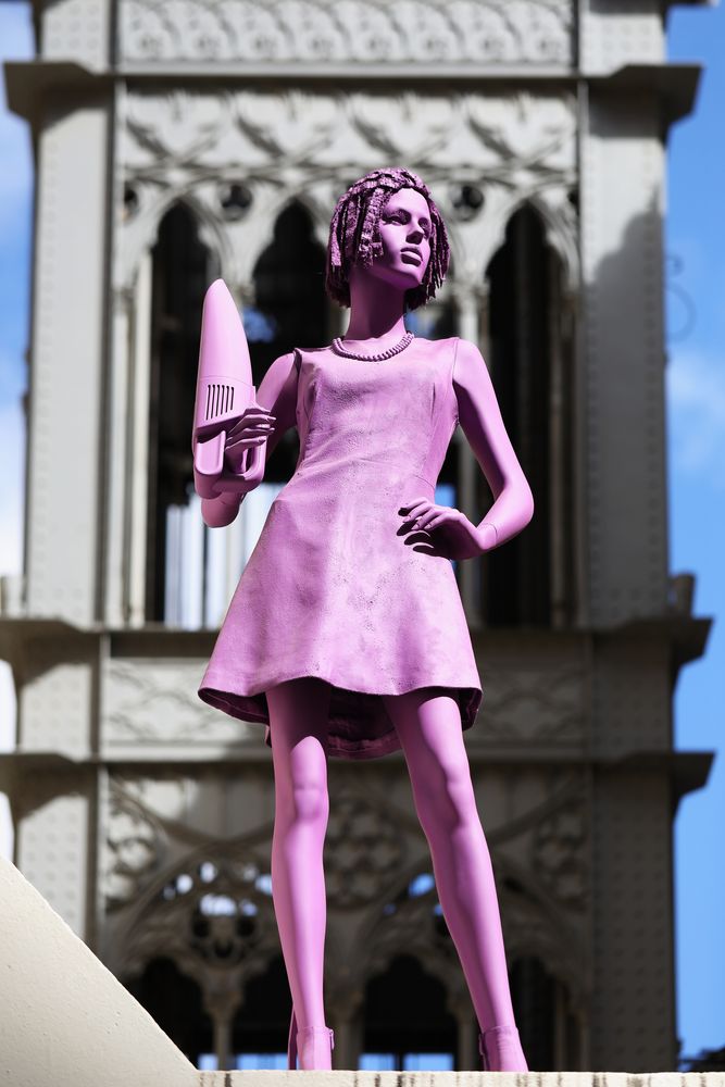 Public Art - Purple Lady in Front of the Lisbon Elevator Foto & Bild ...